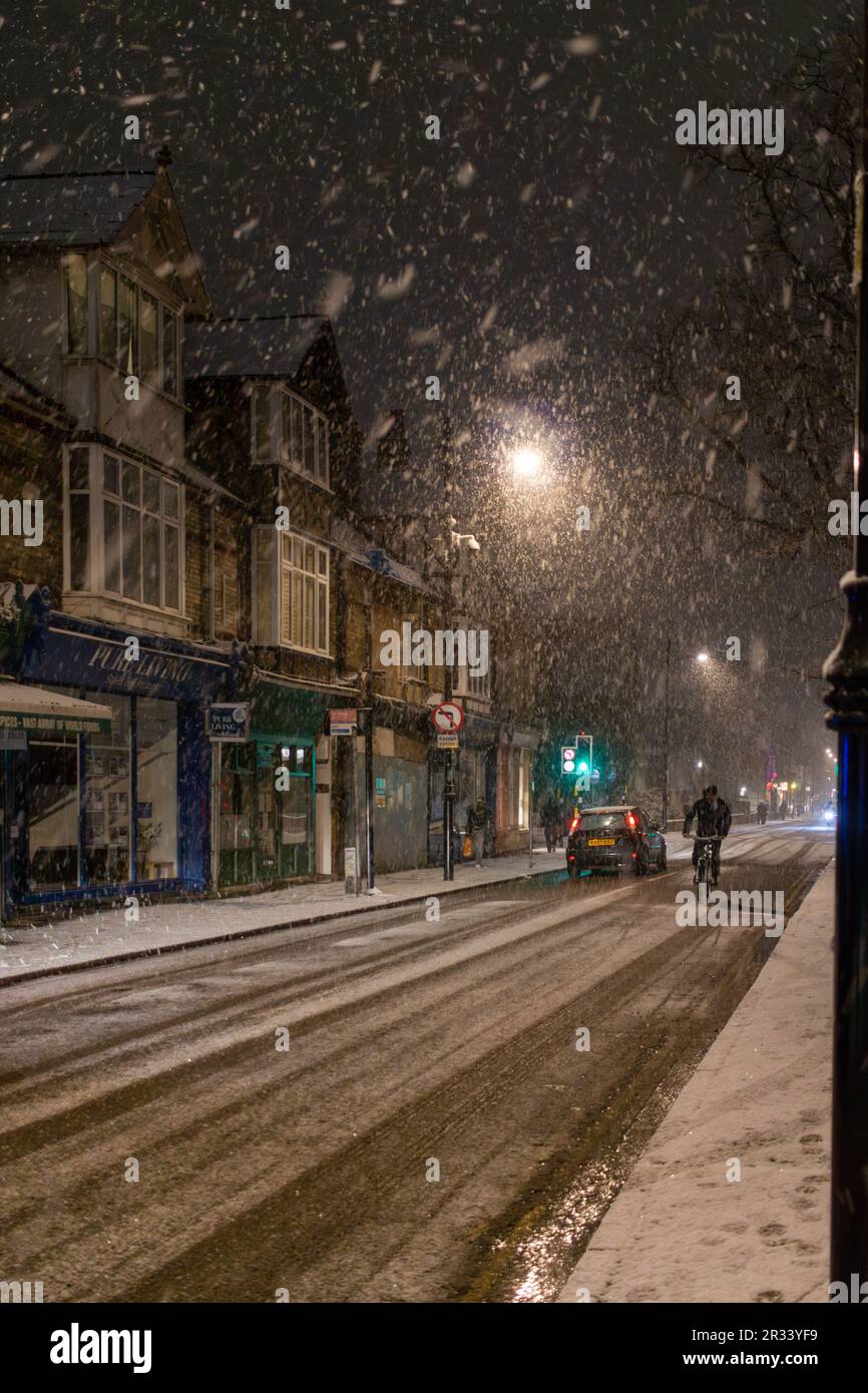 Winter night car hi-res stock photography and images - Alamy