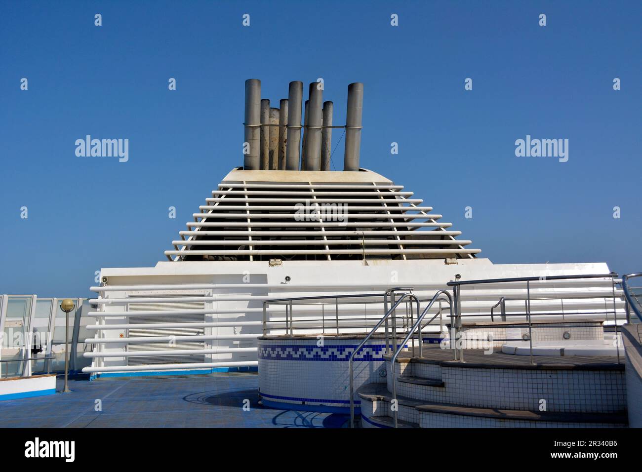 Fast ships hi-res stock photography and images - Alamy