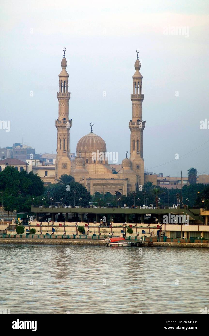 Mosque at the Nile River i Cairo, Egypt Stock Photo - Alamy