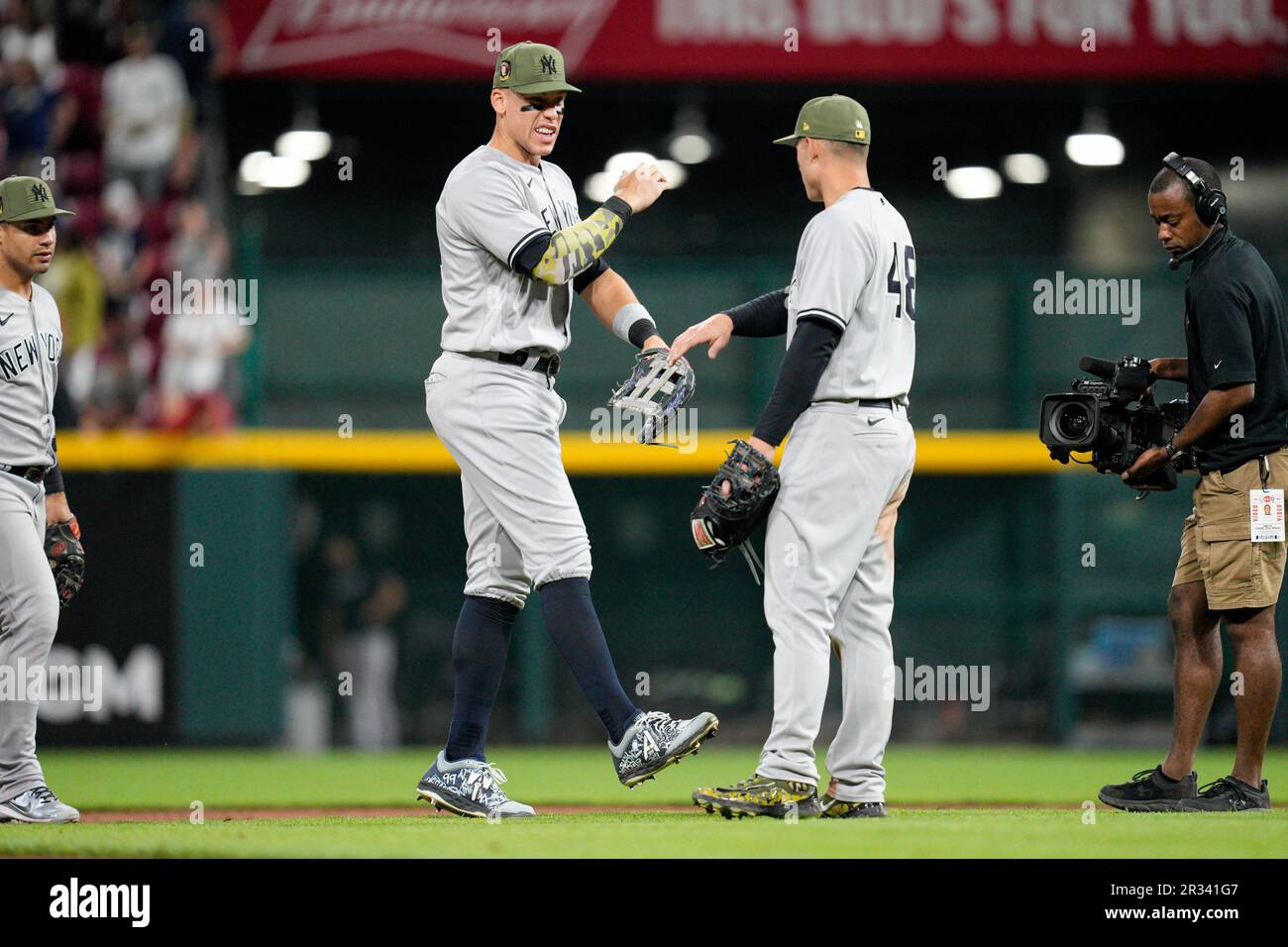 New York Yankees' Aaron Judge, left, celebrates with Anthony Rizzo ...