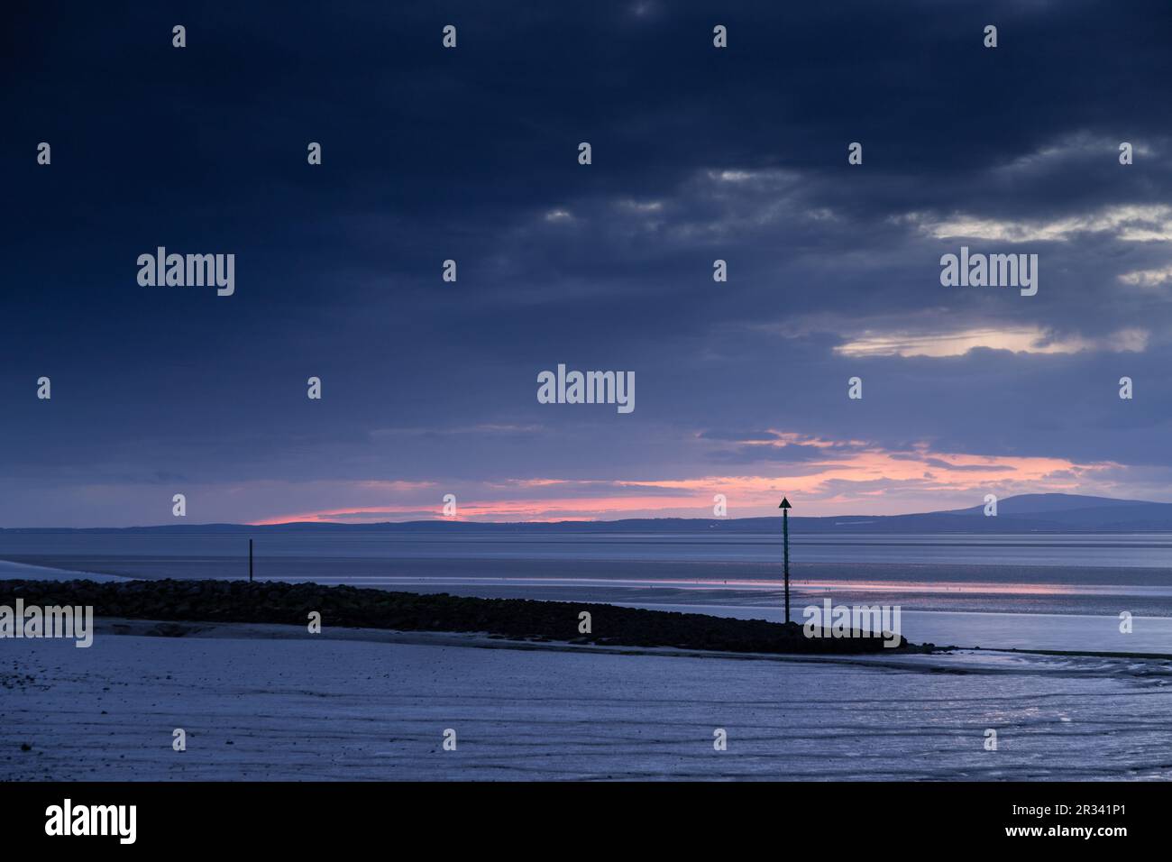 Morecambe bay shoreline hi-res stock photography and images - Alamy
