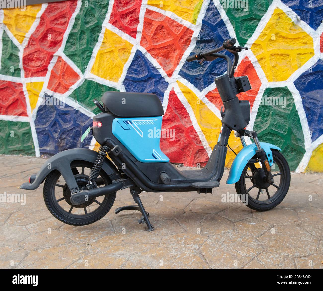 India electric scooter hi-res stock photography and images - Alamy