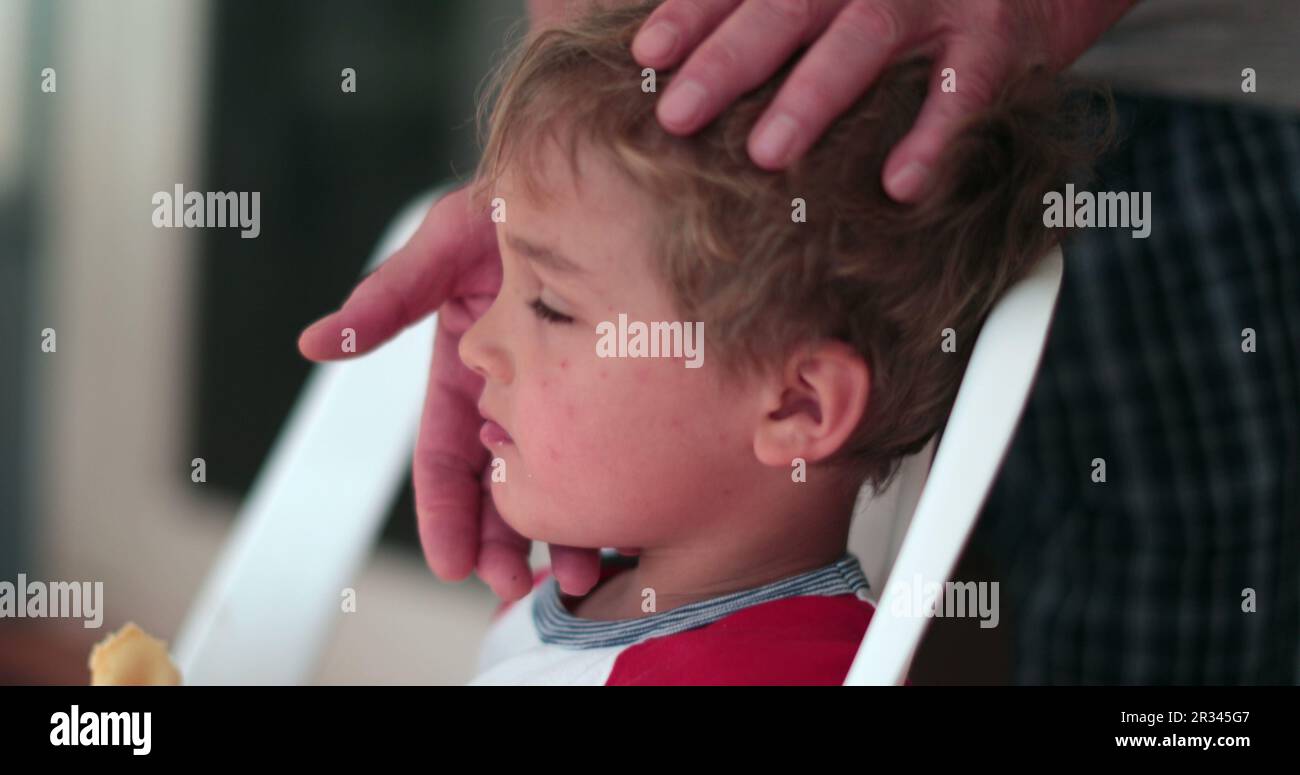 Parent caressing child head with hand. Father Stock Photo - Alamy