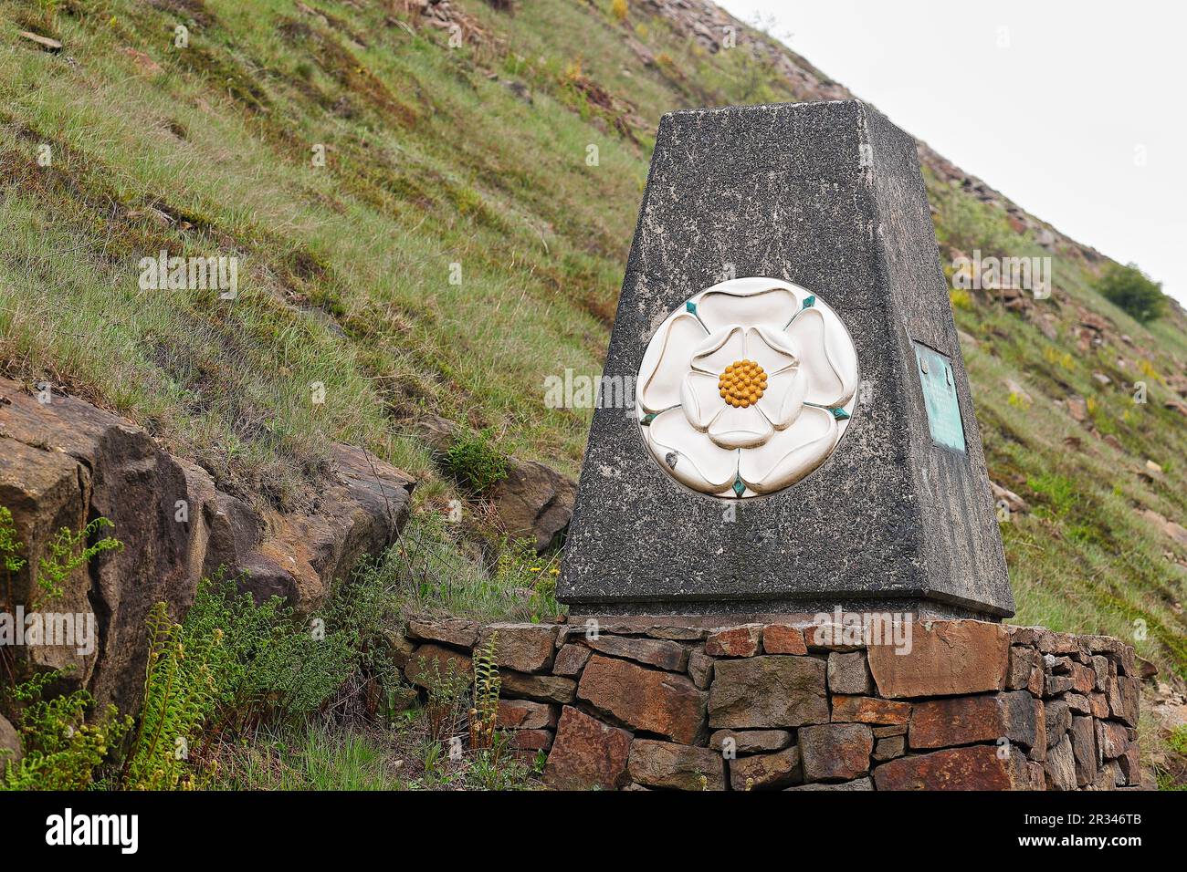 The Yorkshire Rose marker stone on the Lancashire Yorkshire border on ...