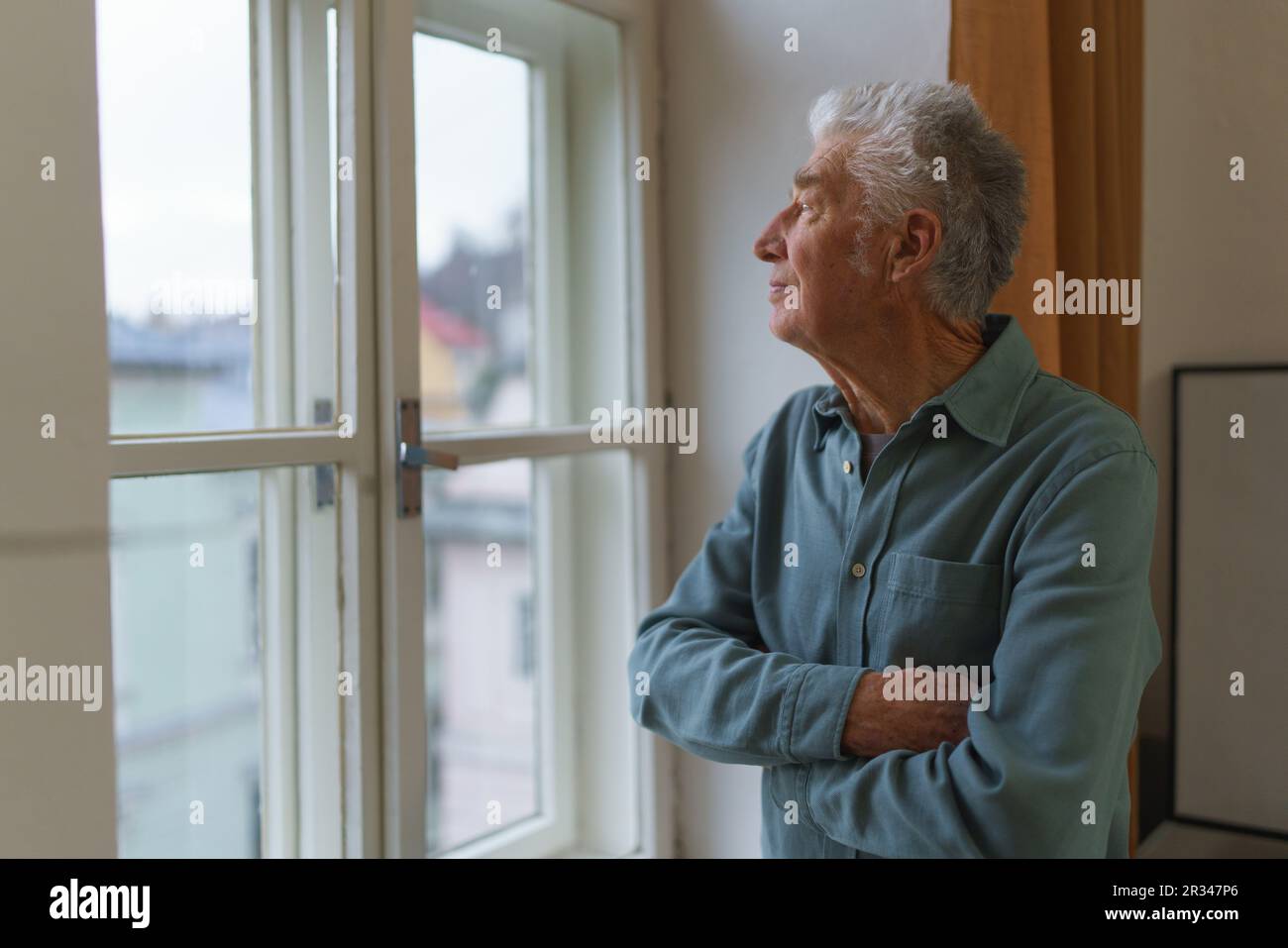 Old man looking out of window sad hi-res stock photography and images ...