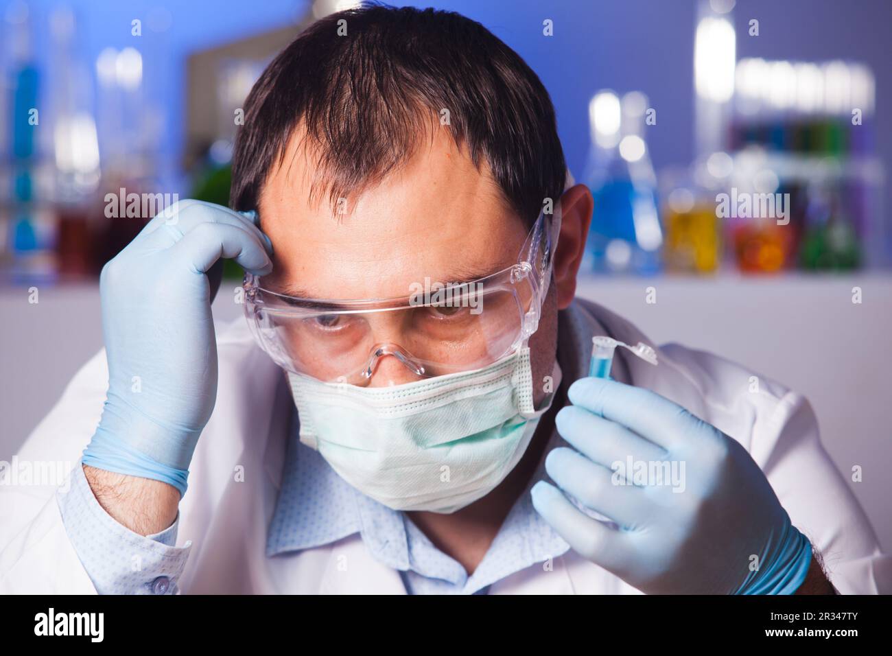 Scientific thinking hi-res stock photography and images - Alamy