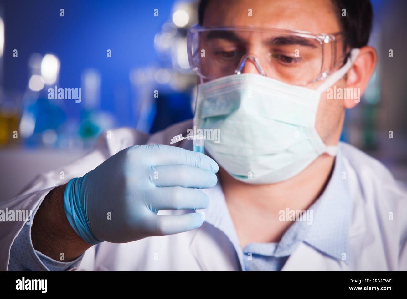 Scientific thinking hi-res stock photography and images - Alamy