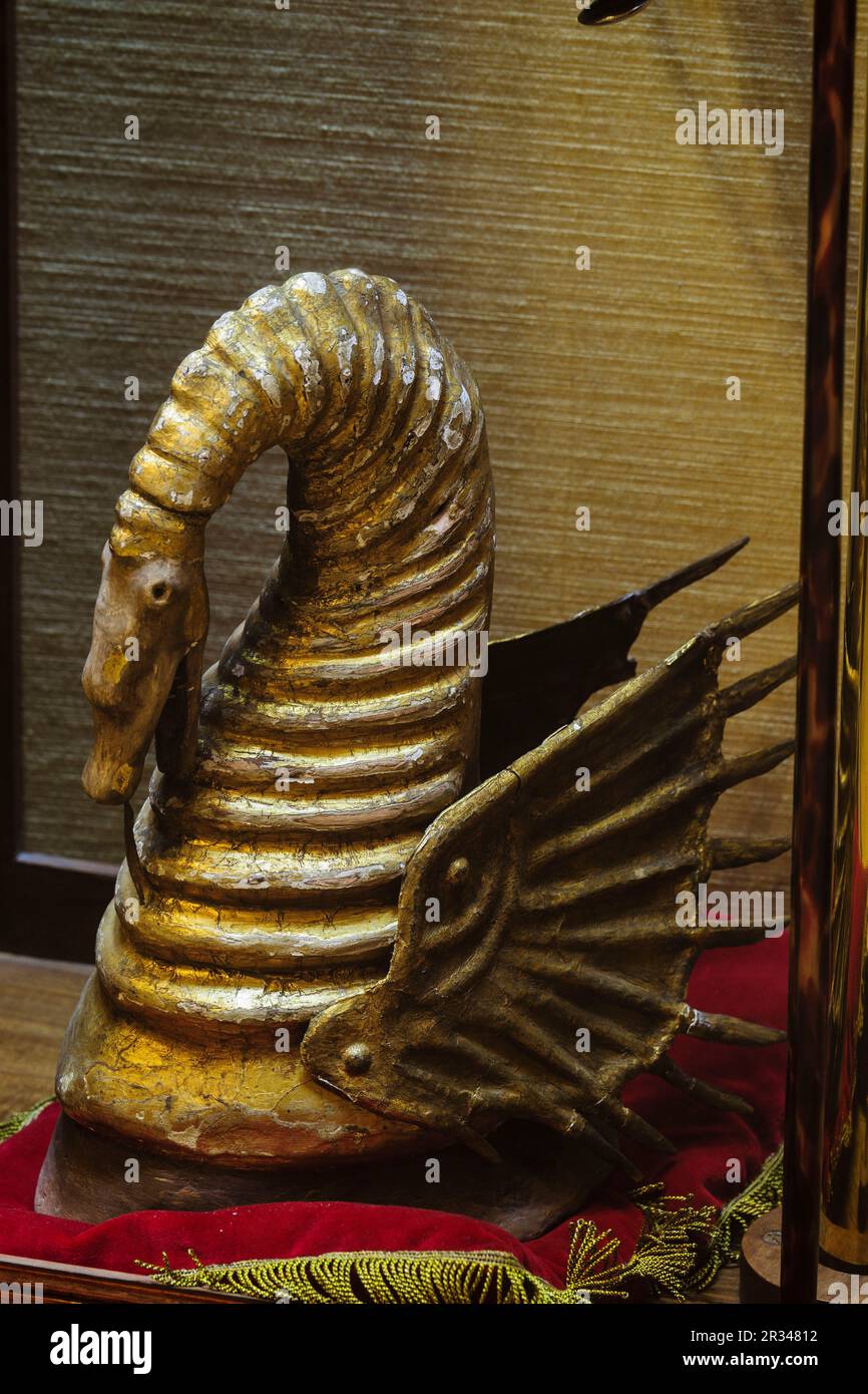 cimera de Jaume I con forma de dragon,ayuntamiento de Palma, siglo XIX ...