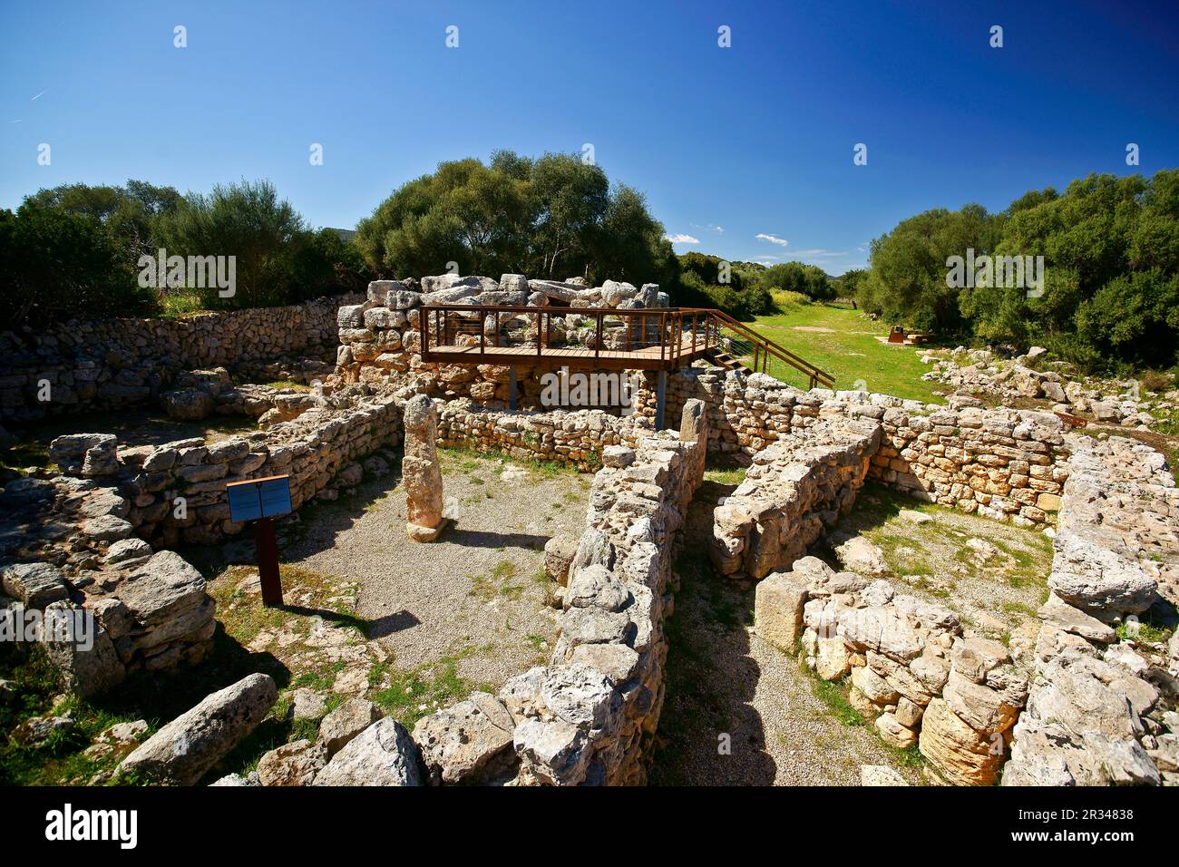 Talaiot techado.Yacimiento arqueologico de s' Hospitalet Vell. 1000-900 ...