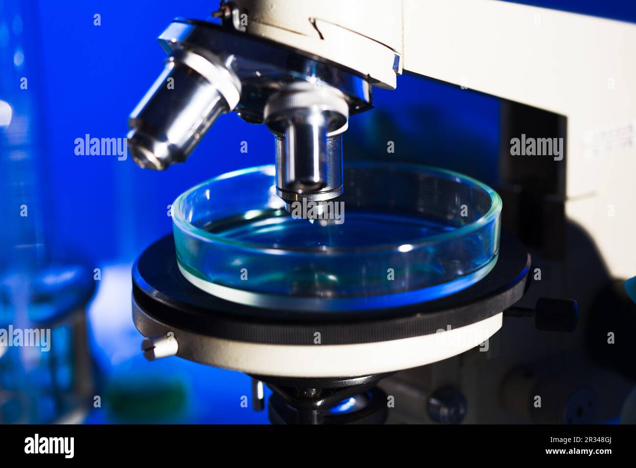 Glass microscope slide hi-res stock photography and images - Alamy