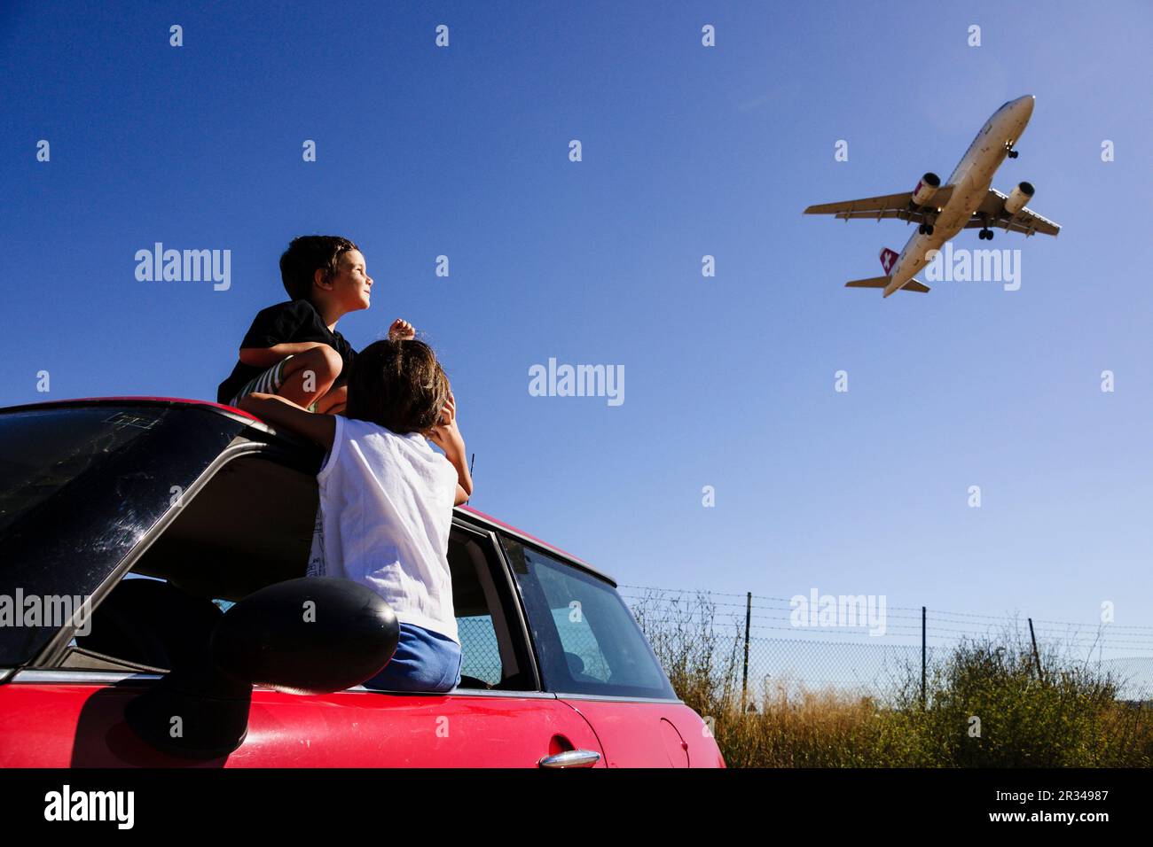 Niños transporte hi-res stock photography and images - Alamy