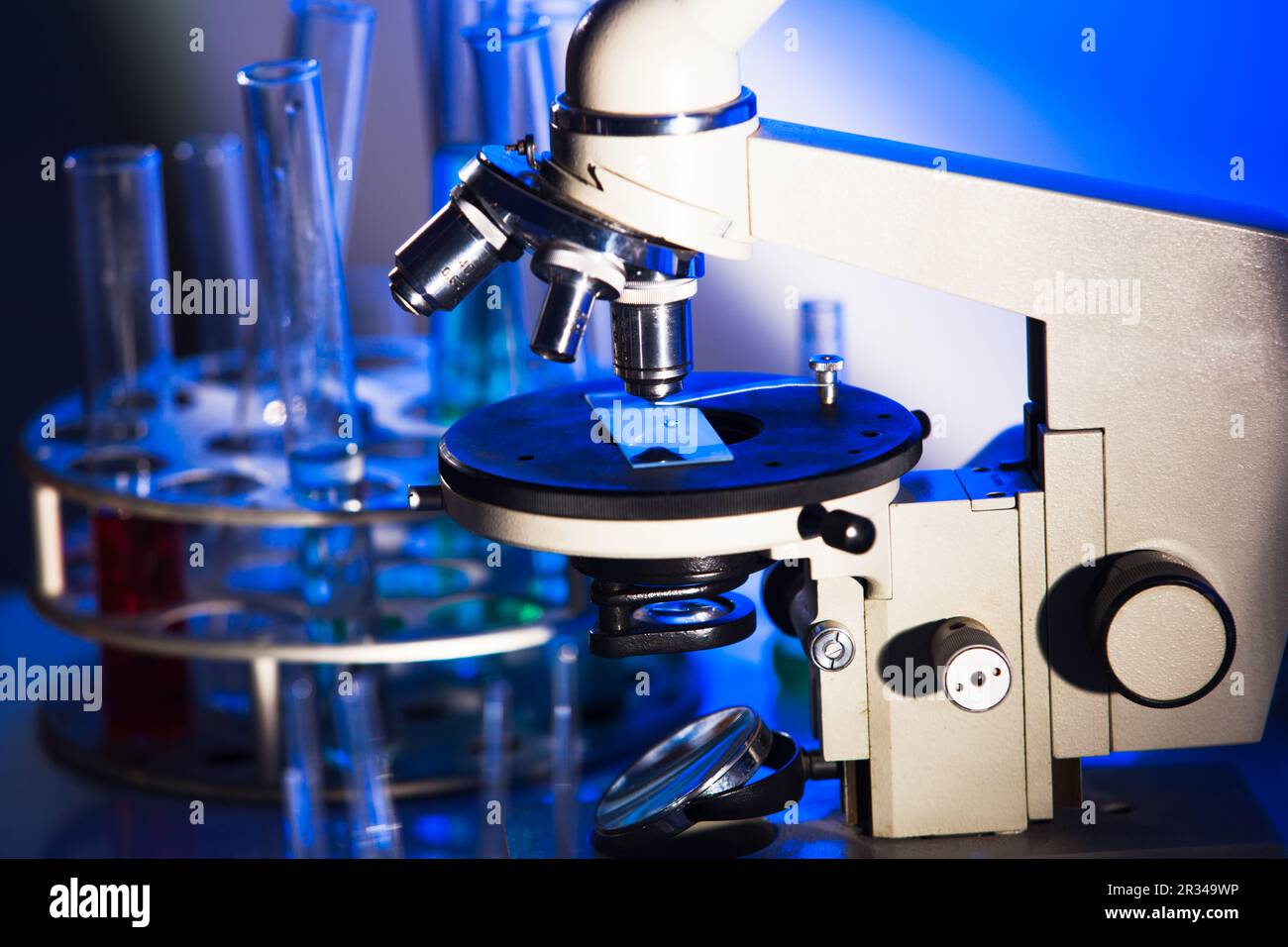 Glass microscope hi-res stock photography and images - Alamy