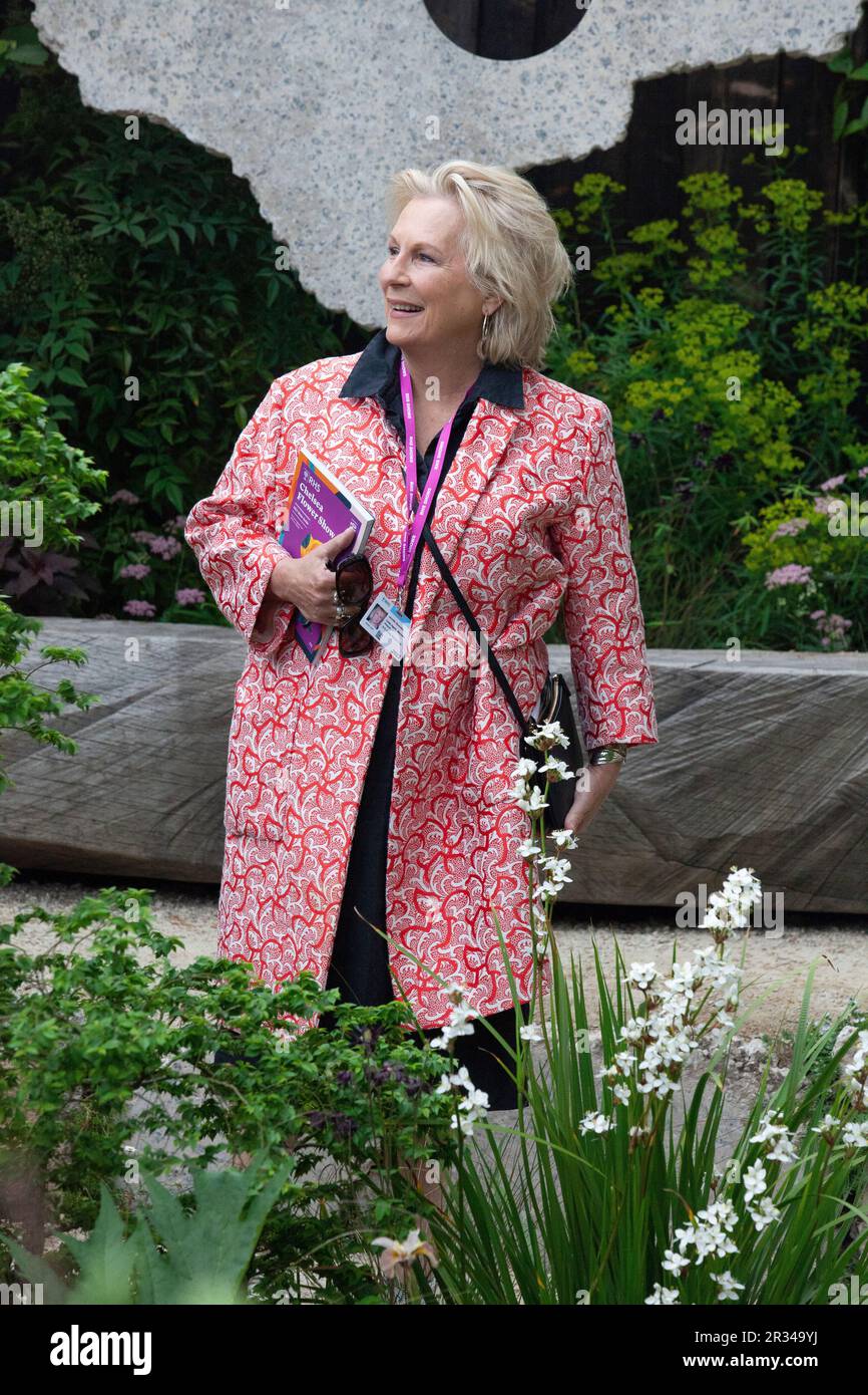 London, UK. 22nd May, 2023. Jennifer Saunders at Chelsea Flower Show ...