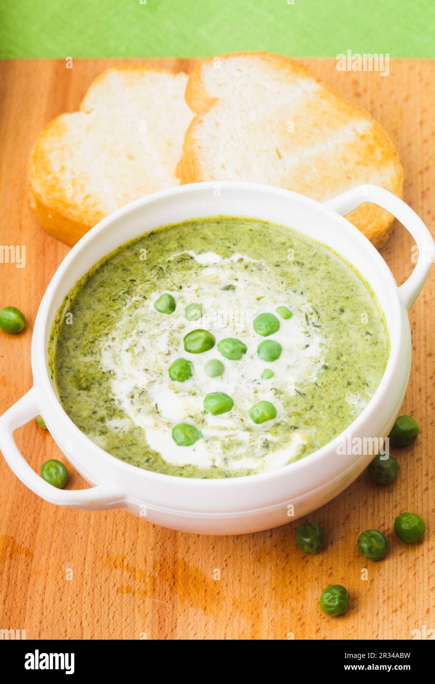 Pea soup cream croutons hi-res stock photography and images - Alamy