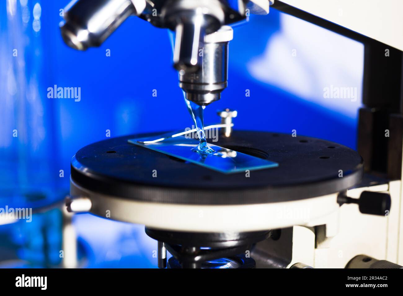 Glass microscope slide hi-res stock photography and images - Alamy