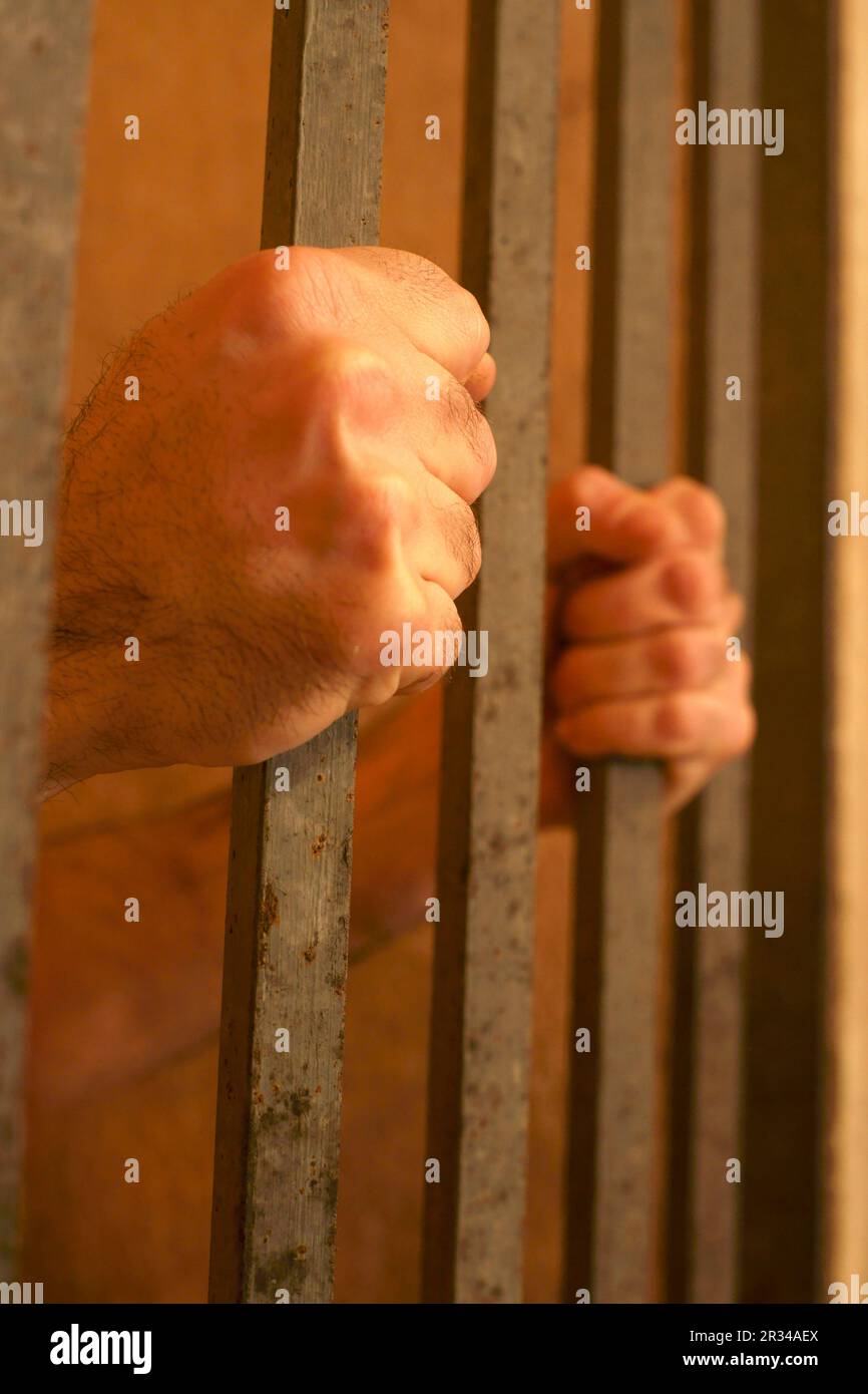 Manos y barrotes Stock Photo - Alamy