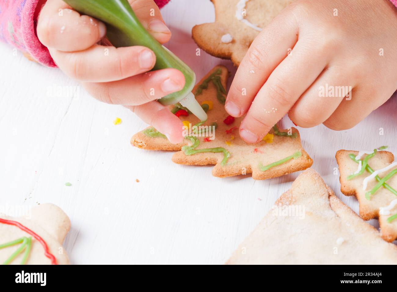 Draw on gingerbread cookies Stock Photo - Alamy