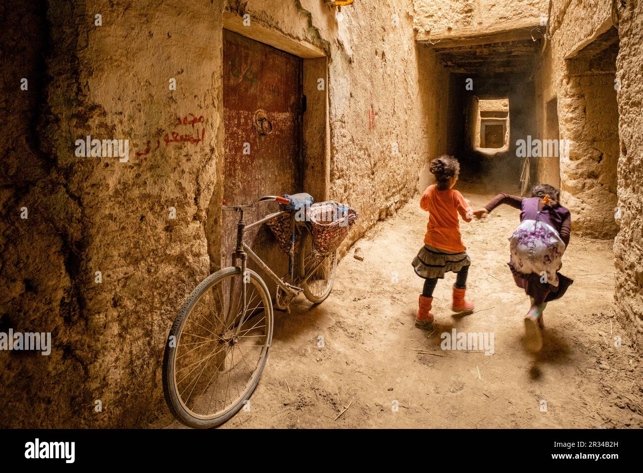 girls playing in alleys, ksur El Fida, Rissani, Tafilalet, Morocco ...