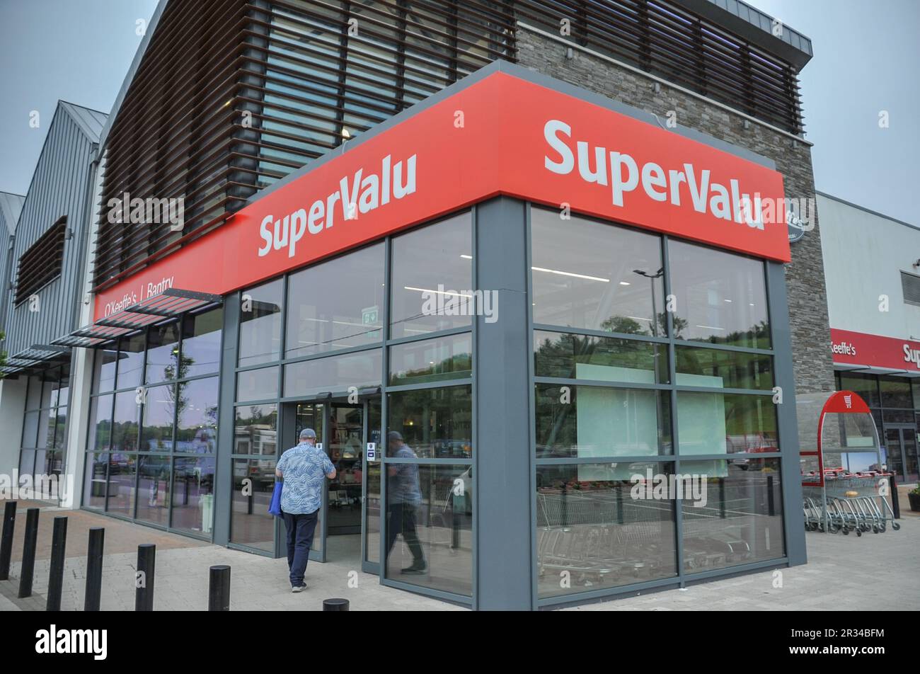 Supervalu logo hi-res stock photography and images - Alamy