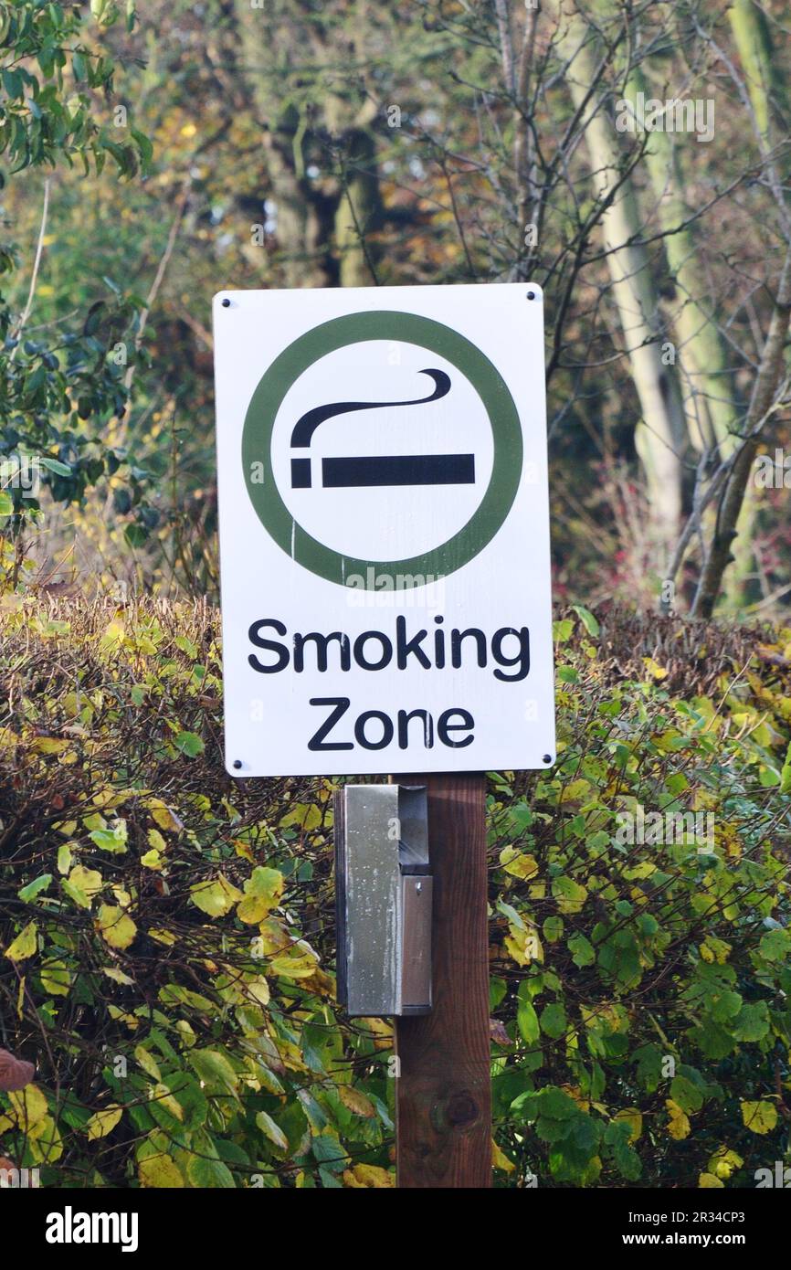 Designated smoking area sign hi-res stock photography and images - Alamy