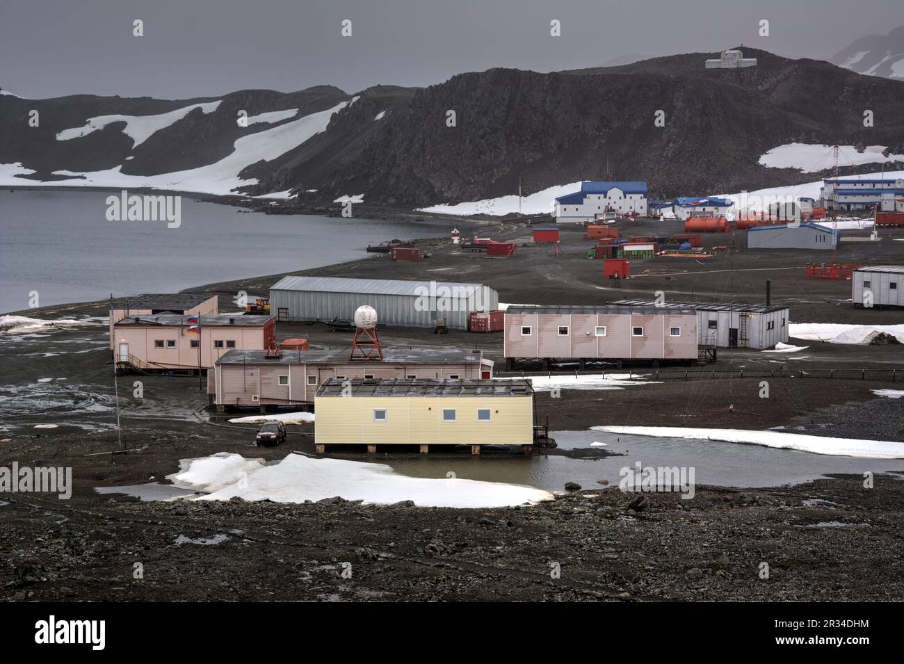 Base Bellingshausen and Base Presidente Eduardo Frei Montalva in ...