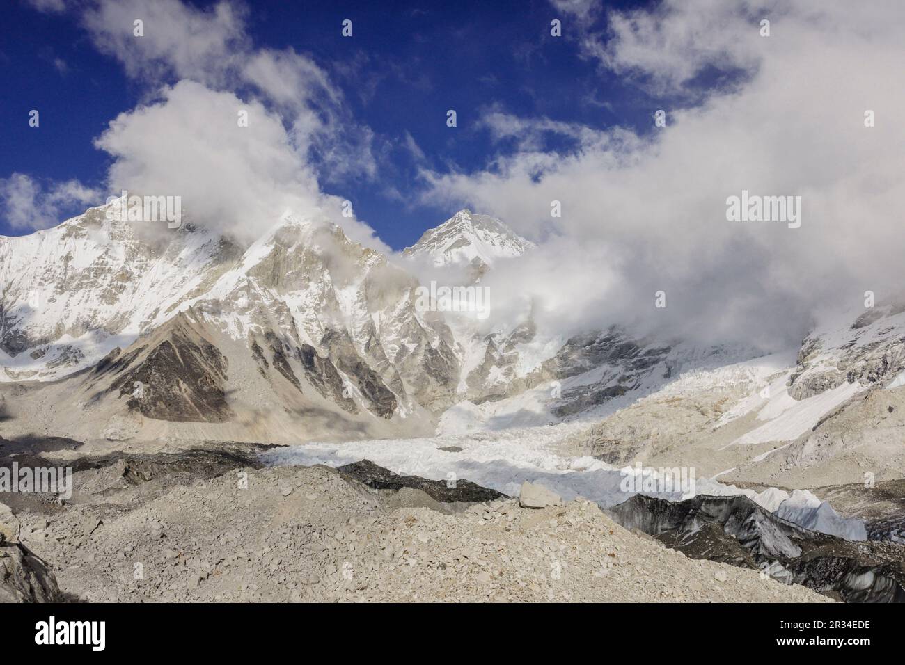 campo base del Everest.glaciar de Khumbu.Sagarmatha National Park ...