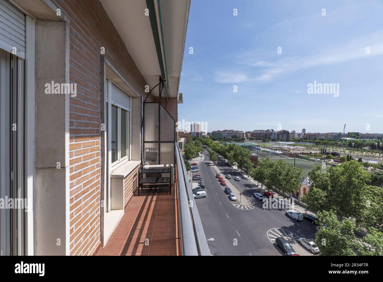 Empty home exterior hi-res stock photography and images - Alamy
