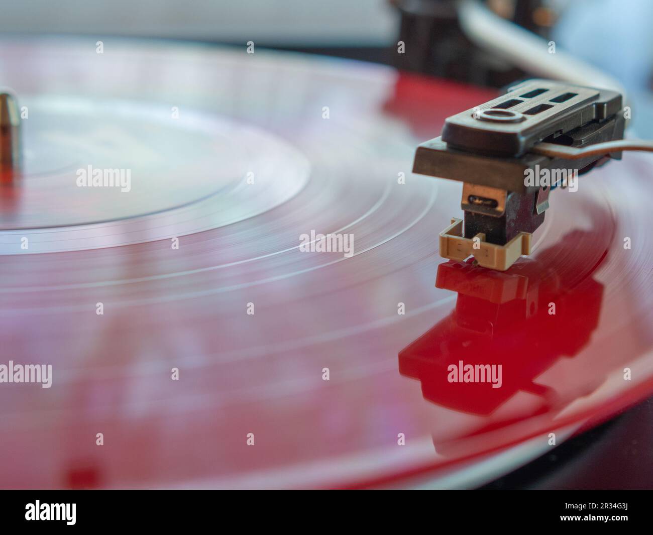Red record player hi-res stock photography and images - Alamy