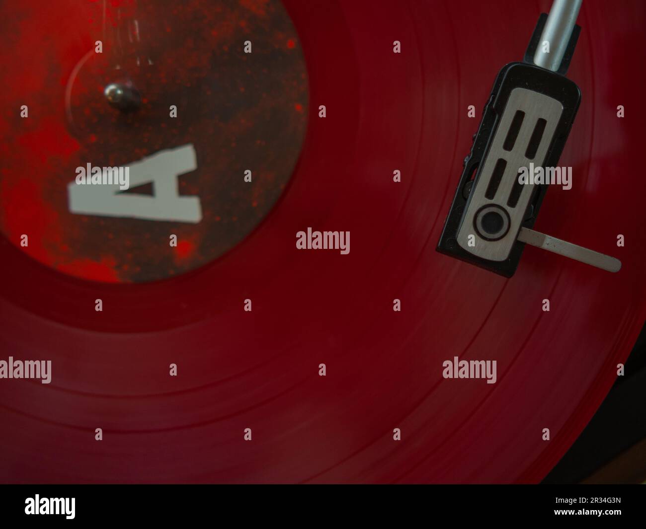 Red record player hi-res stock photography and images - Alamy
