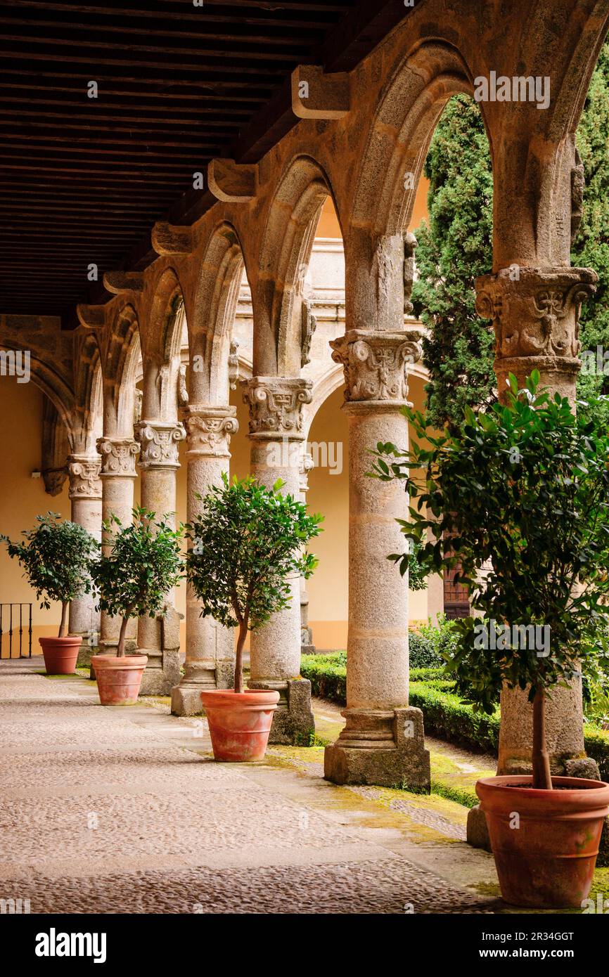 claustro renacentista, siglo XVI, Monasterio de San Jerónimo de Yuste ...
