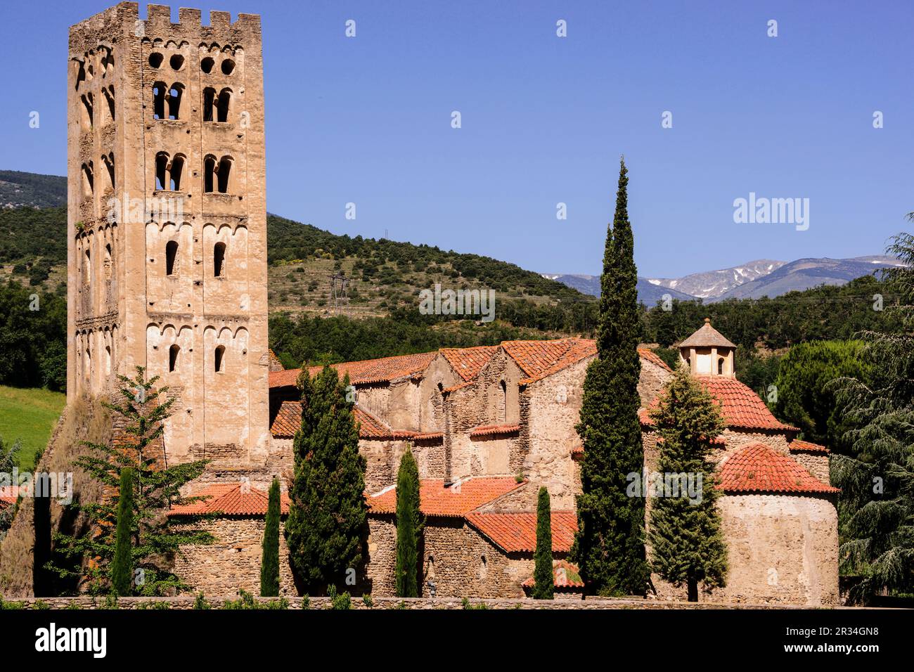 Monasterio benedictino medieval hi-res stock photography and images - Alamy