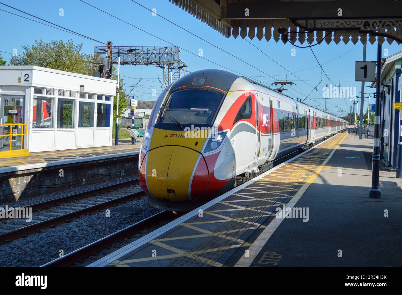 Train passing through Newark Northgate Railway Station Stock Photo - Alamy