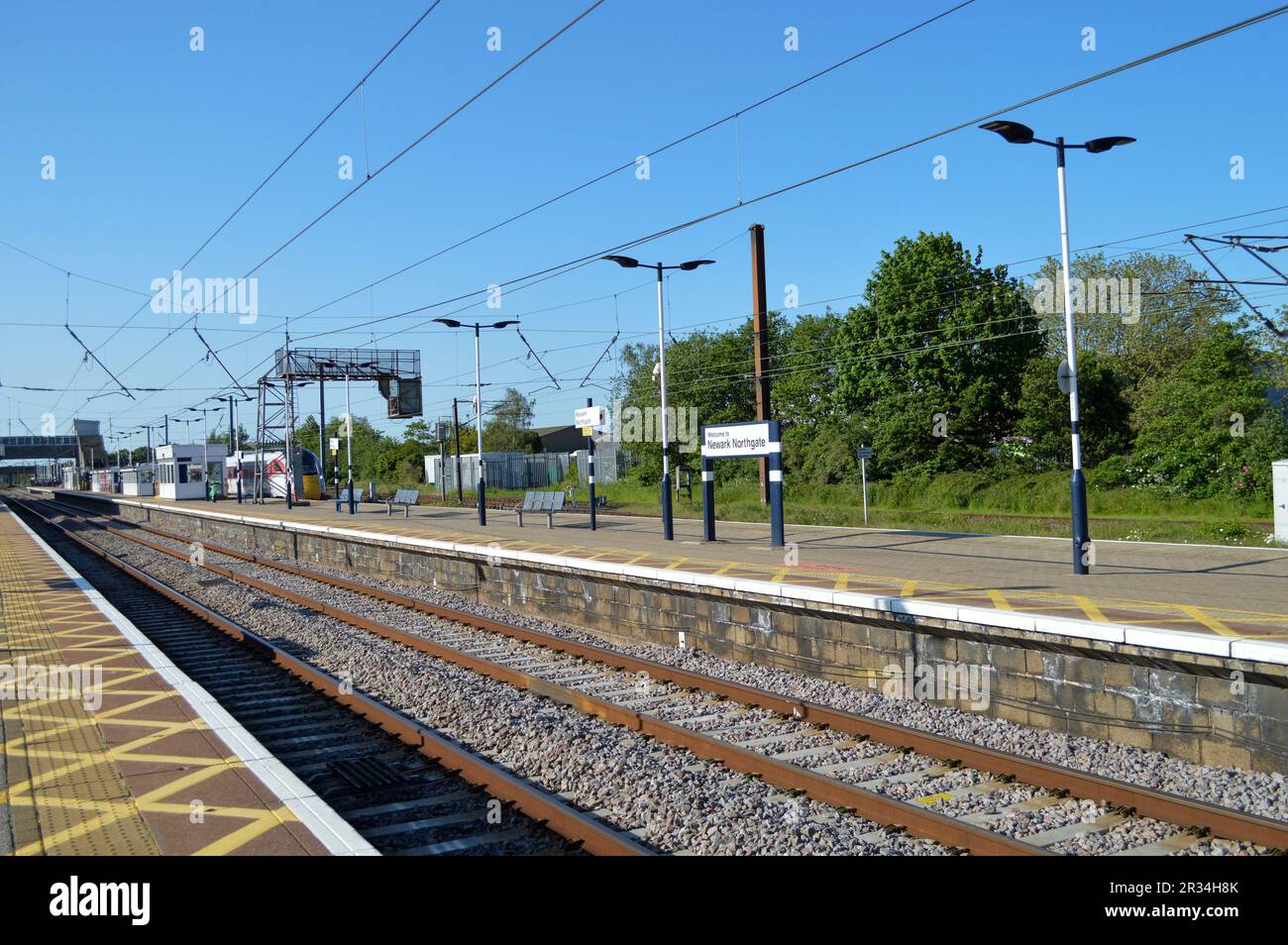 Train passing through Newark Northgate Railway Station Stock Photo - Alamy