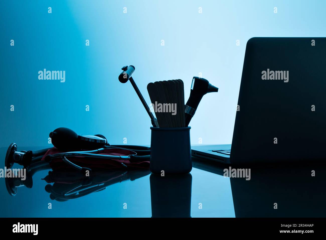 Doctor, practice desk Stock Photo - Alamy