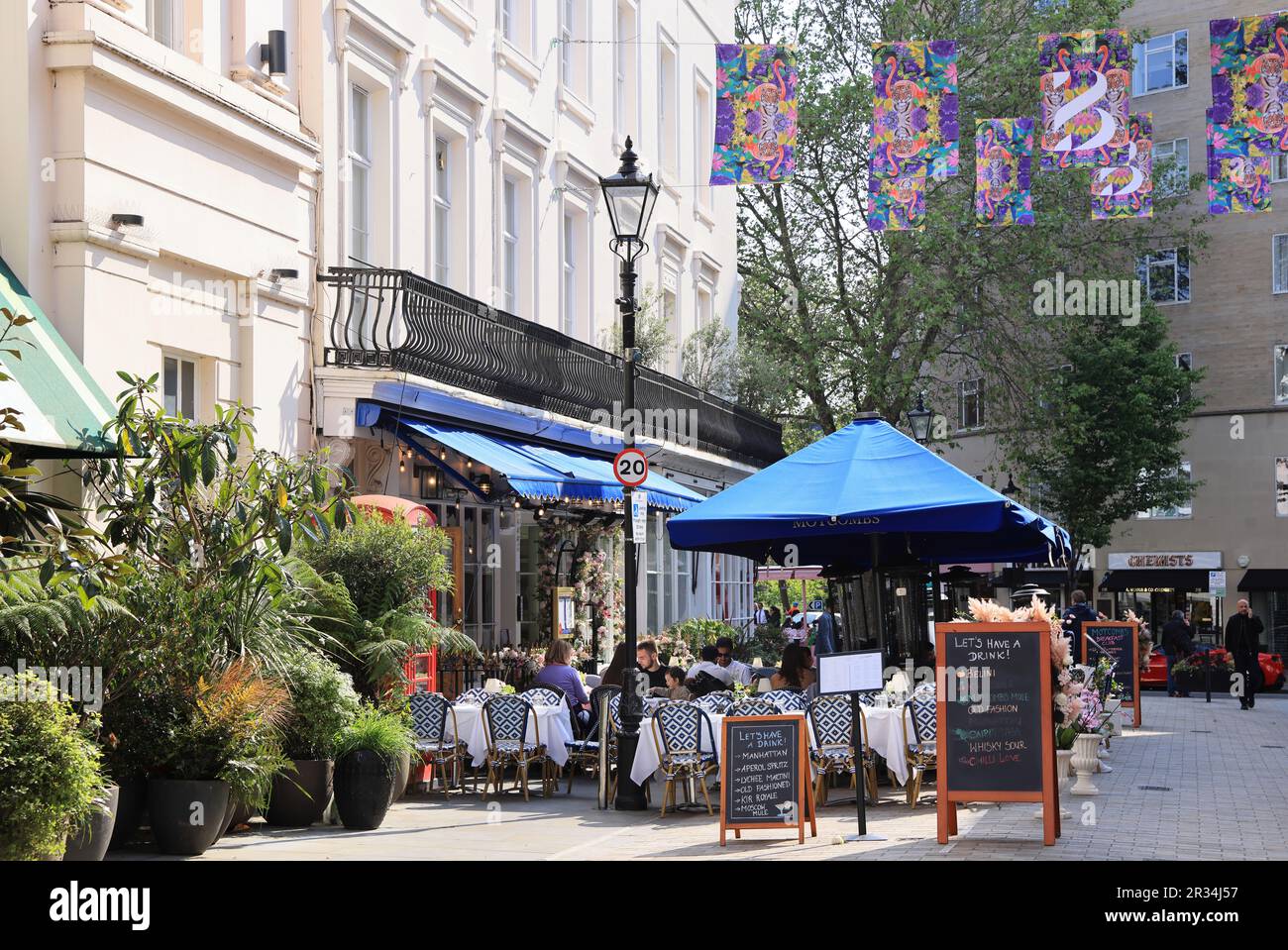 Belgravia floral display hi-res stock photography and images - Alamy