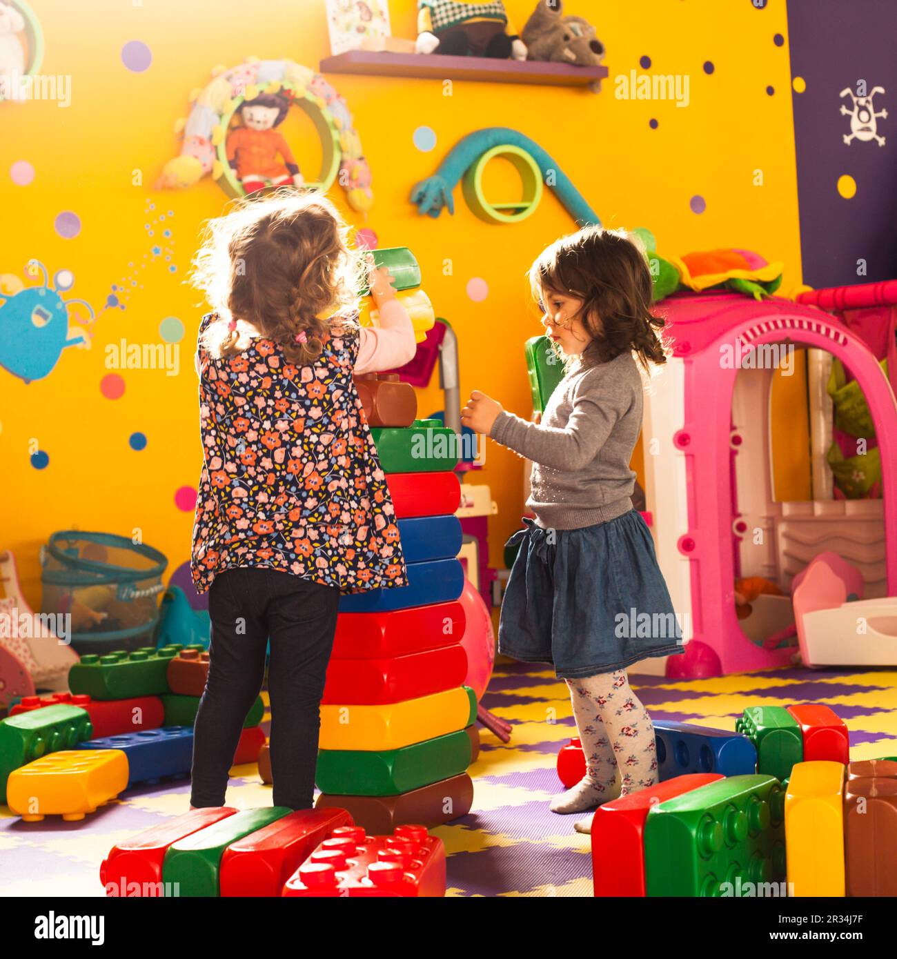 Two girls play Stock Photo - Alamy