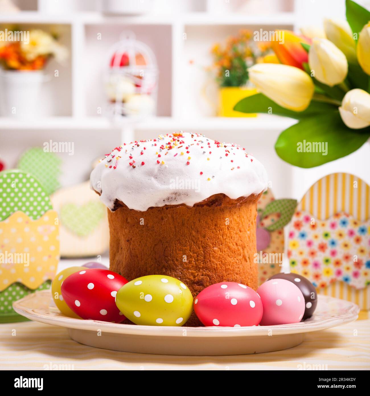 Retro cake box hi-res stock photography and images - Alamy