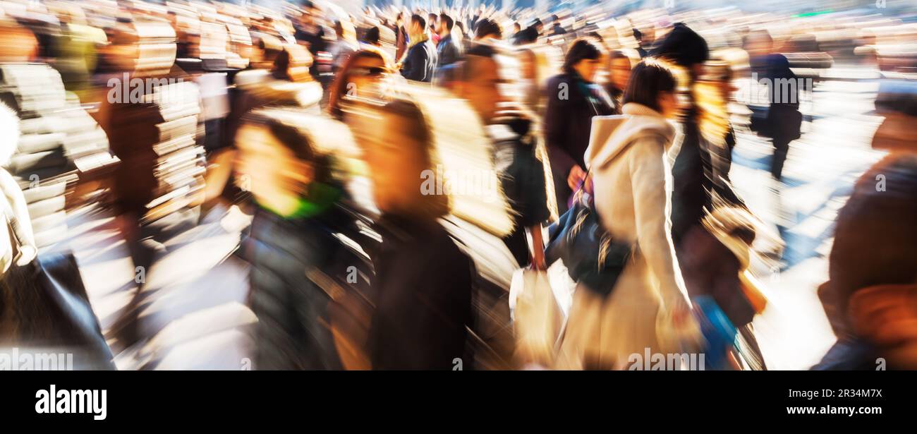 City crowd motion hi-res stock photography and images - Alamy