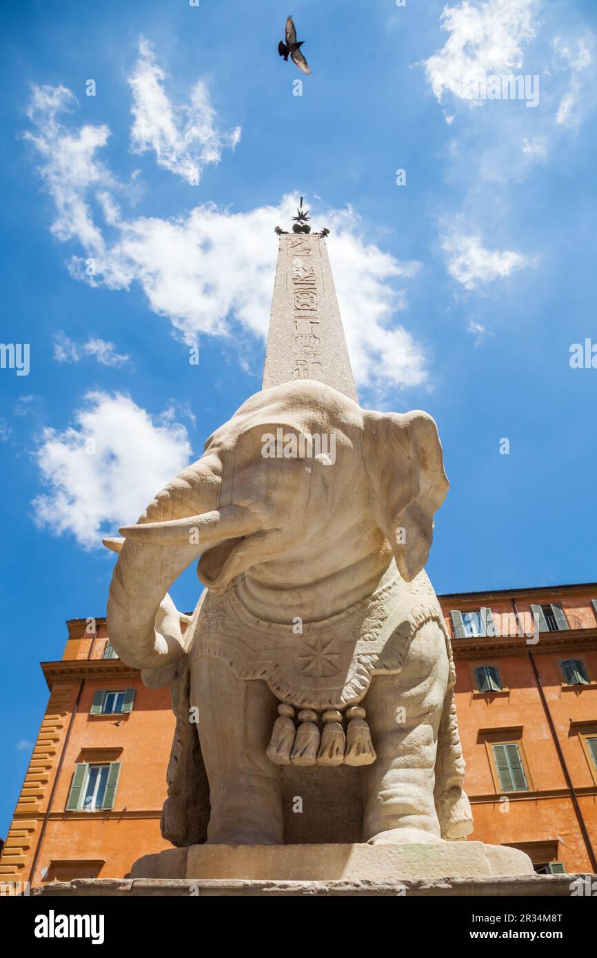 Obelisk sculpture hi-res stock photography and images - Alamy