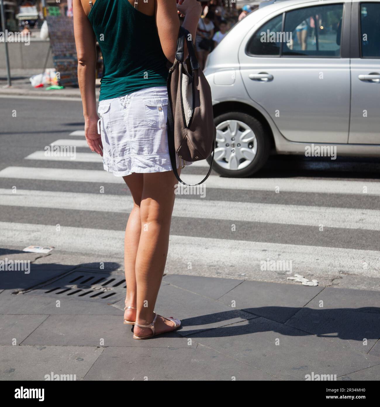 Woman crossing the road hi-res stock photography and images - Alamy