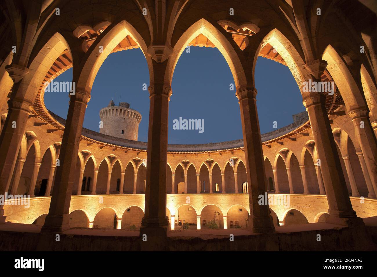 Castillo de Bellver (s.XIV),galeria superior circular.Palma.Mallorca ...