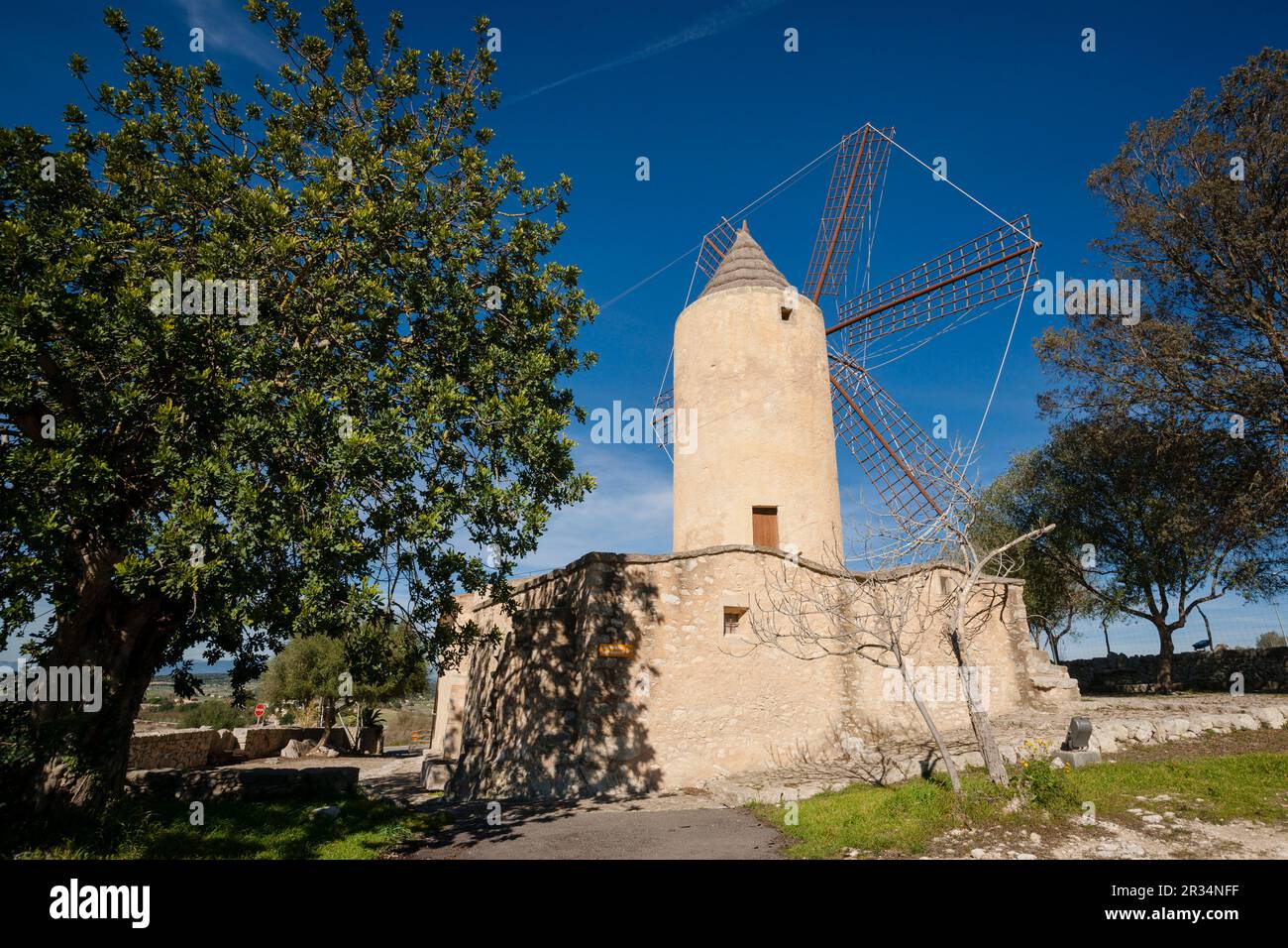 Molino de casco hi-res stock photography and images - Alamy