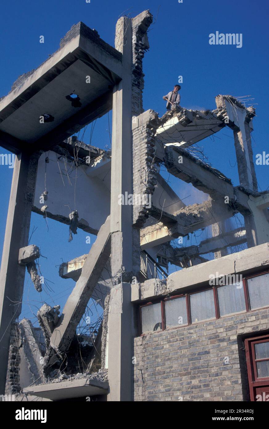 a Earthquake destroyed a house in the City of Lijiang in the province ...