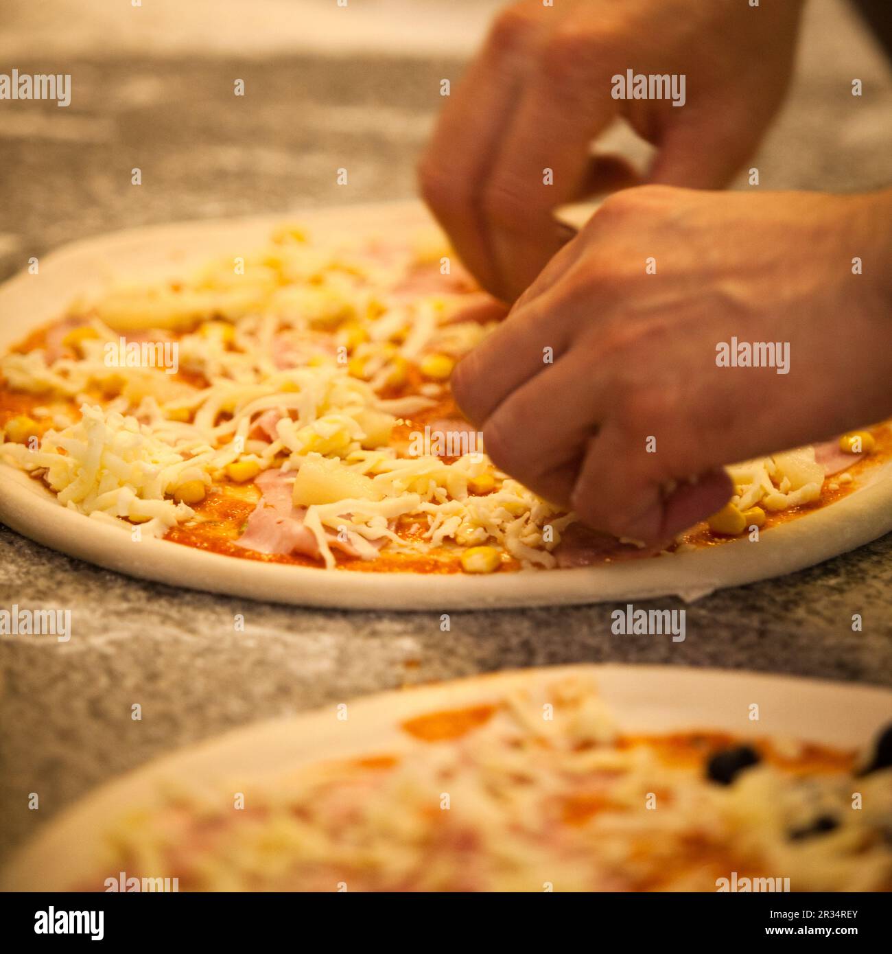 Thin person pizza hi-res stock photography and images - Alamy