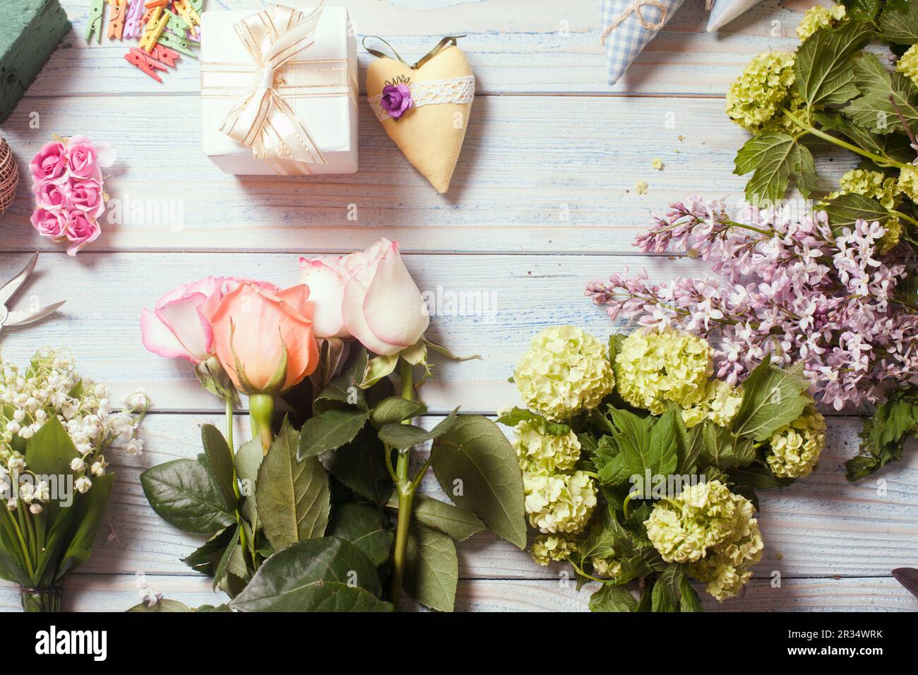 Pink workplace hi-res stock photography and images - Alamy