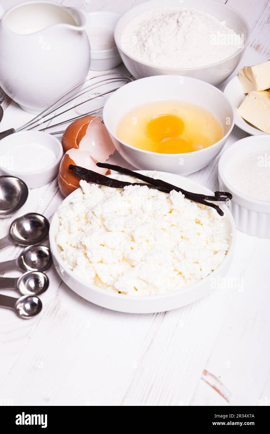 Kitchen table ingredients cottage hi-res stock photography and images ...