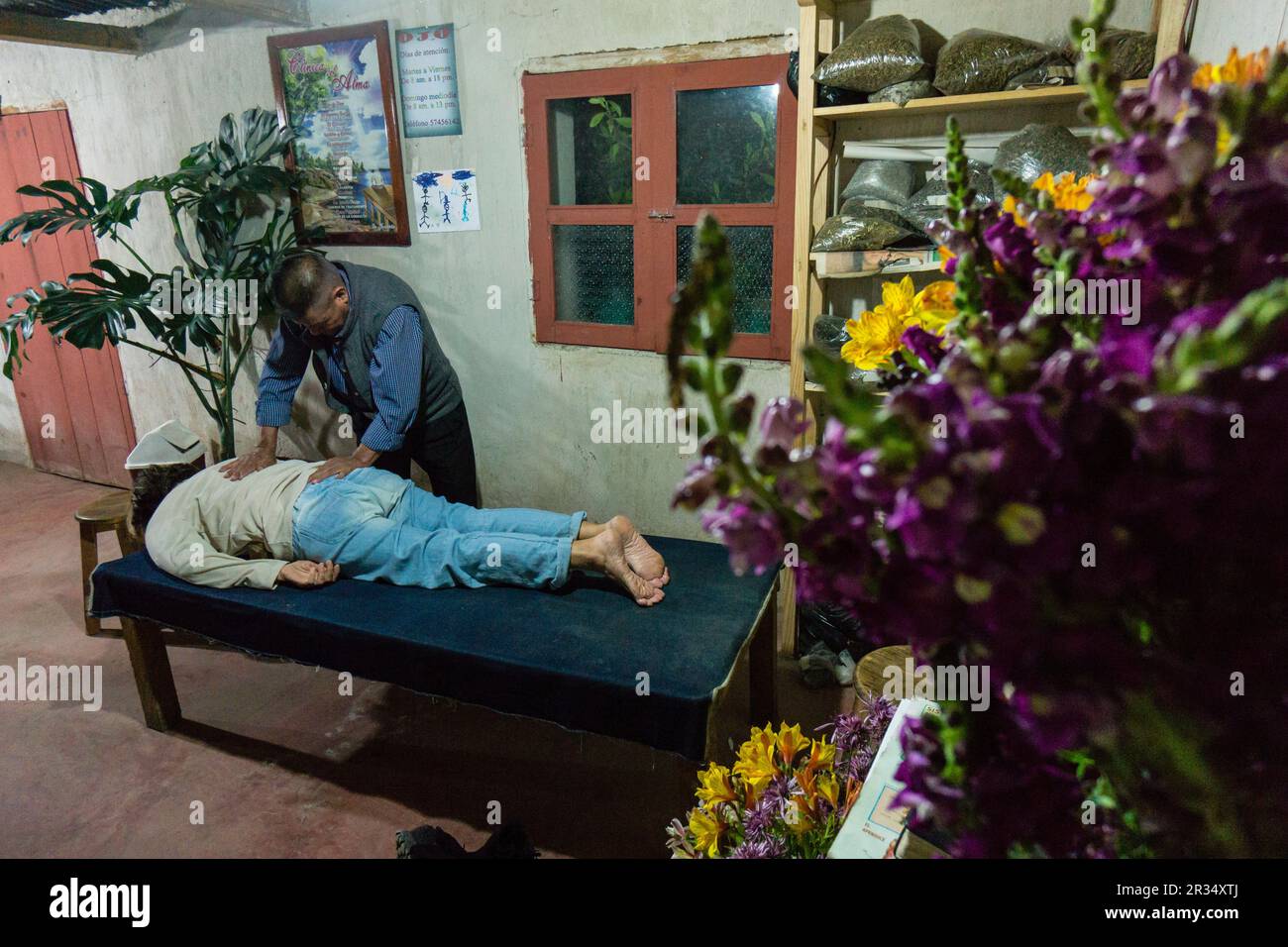 curandero doctor Maya, Chichicastenango ,municipio del departamento de ...