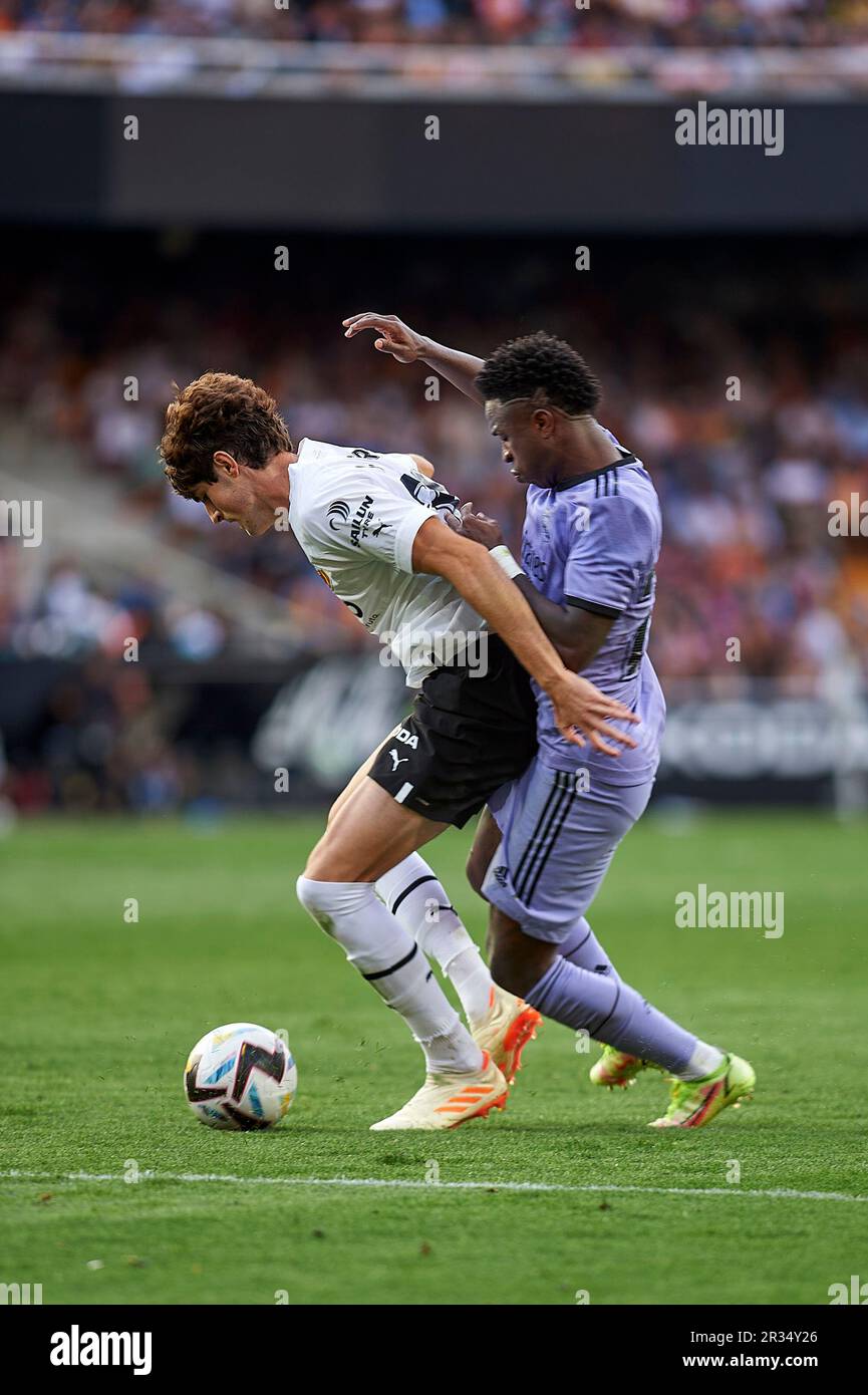 Javier Guerra of Valencia CF, Vinicius Paixao de Oliveira junior of ...
