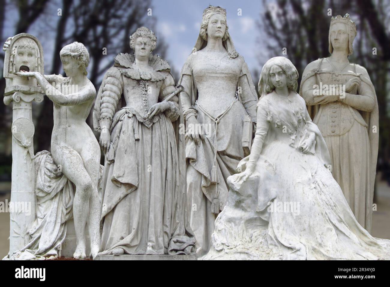 The magnificent statues of the Luxembourg Gardens (in jardin du ...