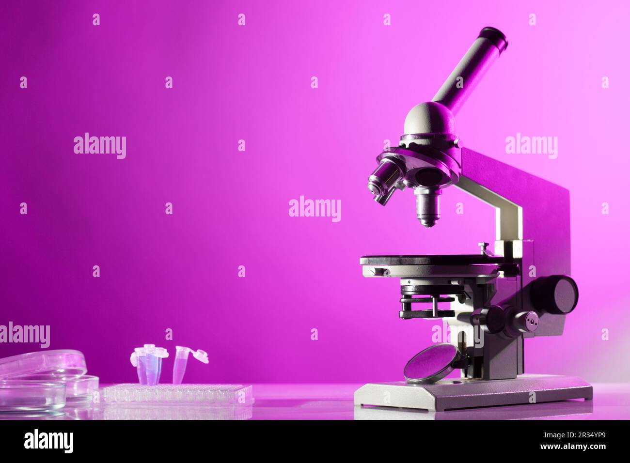 Microscope slide microbiology hi-res stock photography and images - Alamy